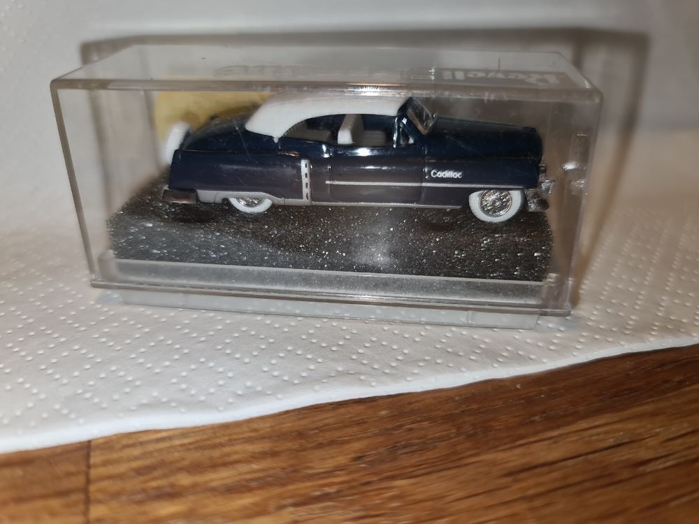 Revell Praliné Cadillac Modellauto 50er (Neu und originalverpackt) in Biberist für CHF 12 – mit ...