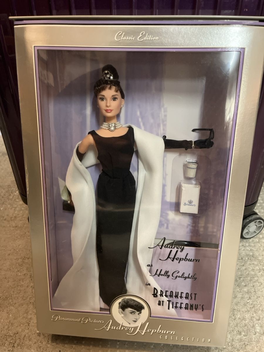 Audrey Hepburn Barbie „Breakfast at Tiffanys“ neu & OVP! (Neu (gemäss ...