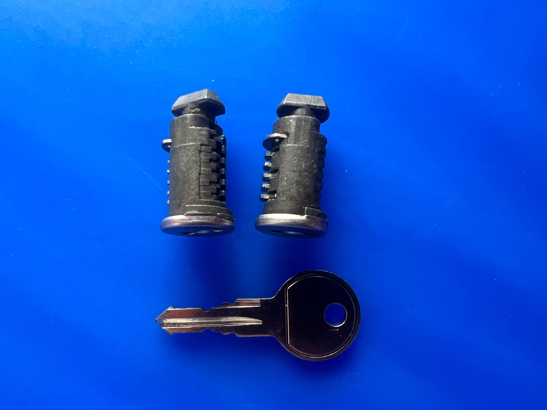 THULE ONE KEY SYSTEM - 2 x SCHLOSS + 1 x SCHLÜSSEL N093(R) (Gebraucht ...