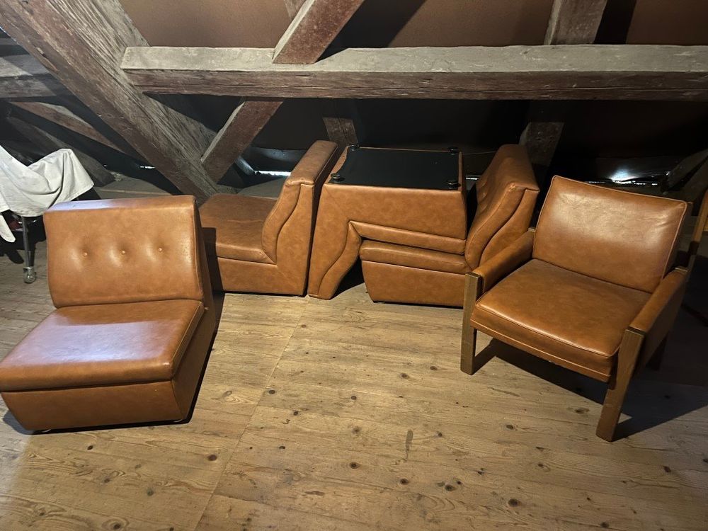 Vintage altes Leder? Sofa Hocker braun 80er? (Gebraucht) in Brunnen für ...