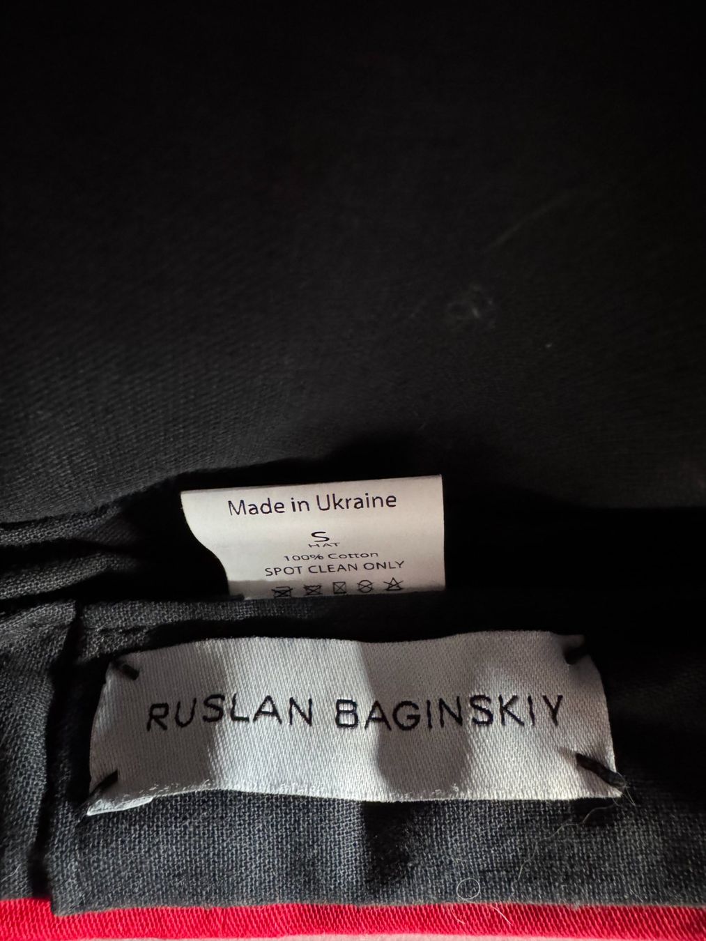 Ruslan Baginskiy Kaszkett Rot S 🔴 (Gebraucht) in Zürich für CHF 89 – mit Lieferung auf Ricardo ...