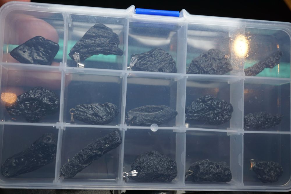 Tektit Anhänger Set: 15 Stück in einer Box (Neu und originalverpackt) in Eschenbach SG für CHF ...