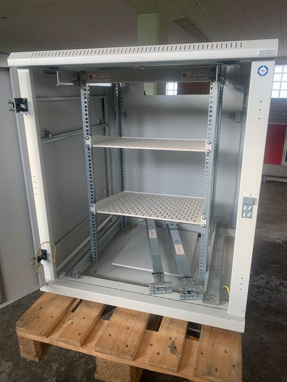 Serverschrank (Gebraucht) in Steinen für CHF 16 – nur Abholung auf ...