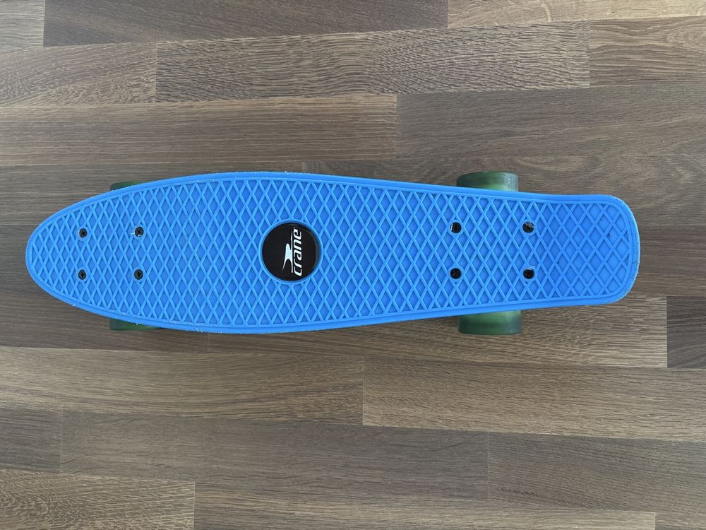 Blaues Crane Penny Board mit leuchtenden Rädern (Gebraucht) in Langenthal für CHF 10 – mit ...