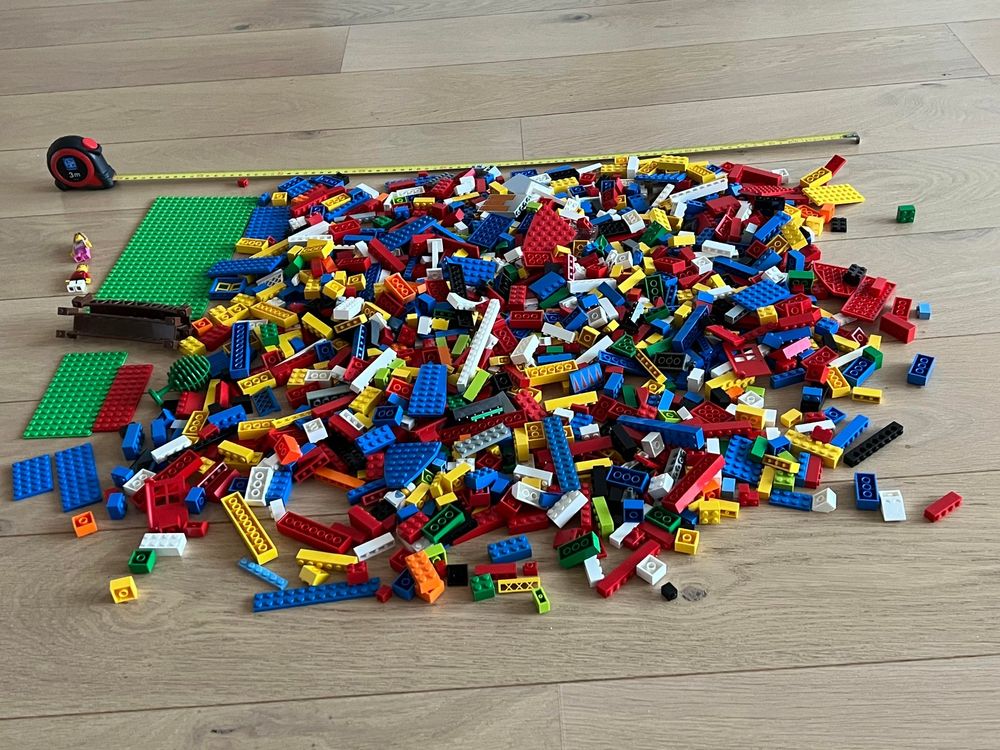 2.1 Kilo Legosteine mit 2 Platten, 3 Figuren ab nur 1.- (Gebraucht) in ...