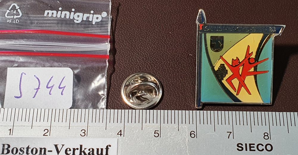 S744 - Pin SATUS Münchenstein 1919 - 1994 Turnen (Gebraucht) in Reinach BL für CHF 1.5 – mit ...