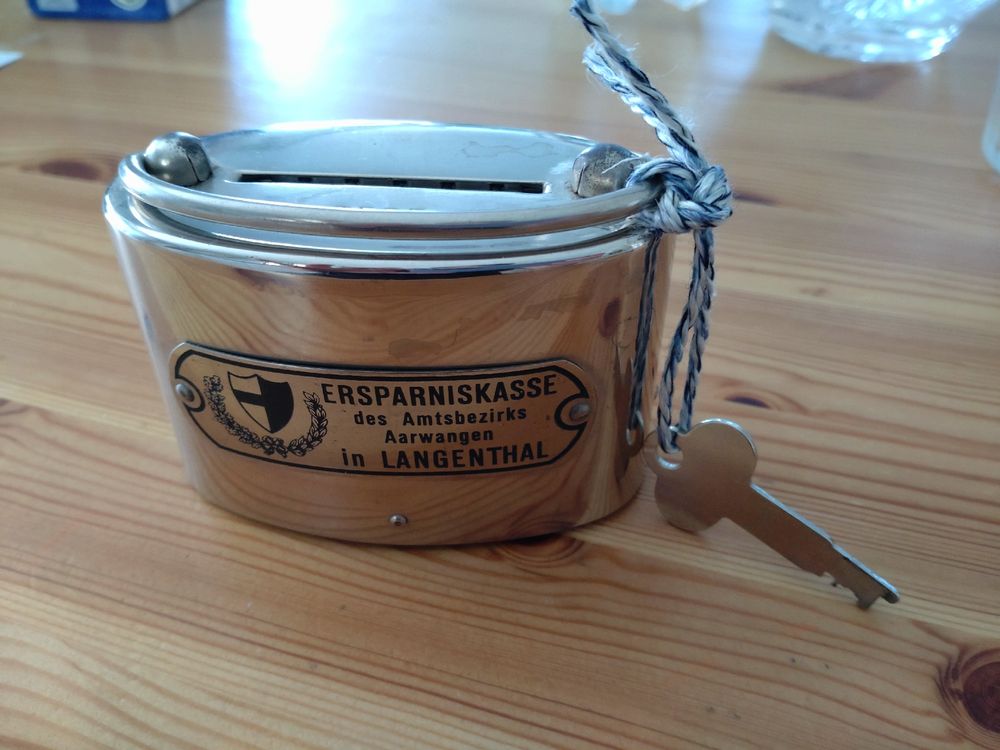 Antike Spardose "Ersparniskasse Langenthal" mit Schlüssel | Kaufen auf ...