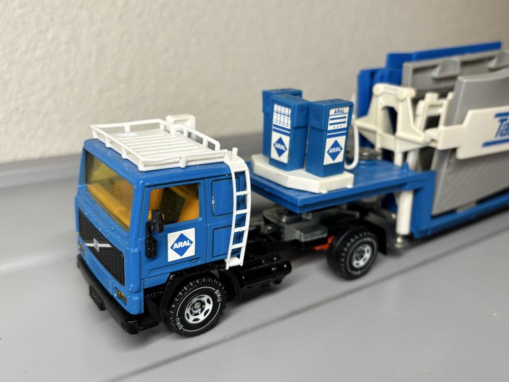 Siku 1:50 80 er Aral 3712 Tankstellenbauzug (Defekt) in Malters für CHF ...