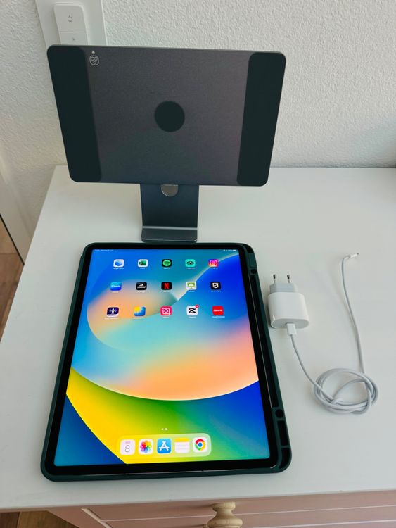 iPad Pro 6th gen 128GB, 5G Cellular, inkl. Ständer und Case (Gebraucht ...