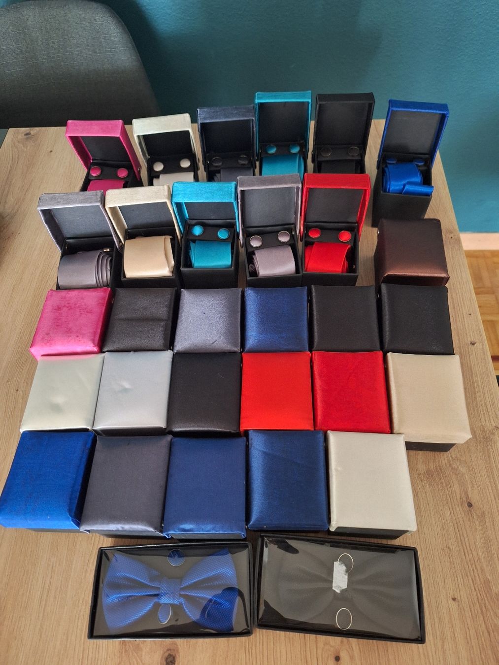 lot de 29 cravates et 3 noeuds papillon (Neuf avec emballage d'origine ...