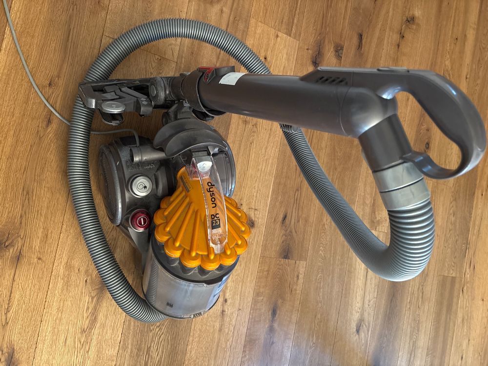 Dyson DC23 Staubsauger (Gebraucht) in Meilen für CHF 30 – nur Abholung ...