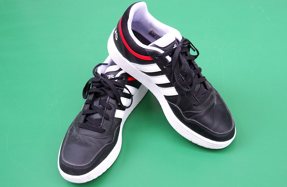 Sportschuhe Adidas, 42/US 8.5, neuwertige Sneakers (D'occasion) à ...