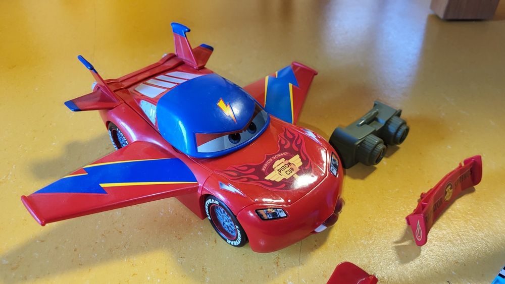 jouets CARS, mack, flash mc queen, martin, jackson strom (Gebraucht) in ...