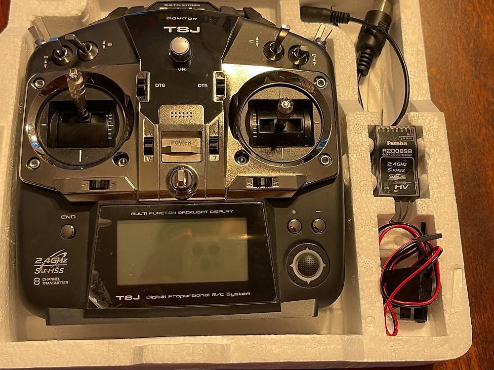 FUTABA 8J 8-Kanal Remote Control - NEU (Neu und originalverpackt) in ...