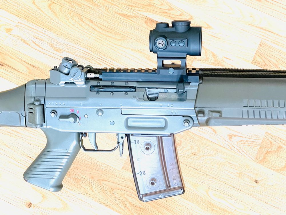 Stgw 90 FASS SIG 55X Set - Red Dot & Picatinny | Kaufen auf Ricardo