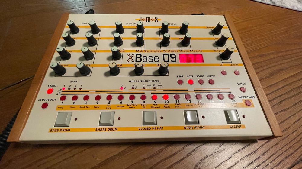 JoMoX XBase 09 - analoge Drummaschine | Kaufen auf Ricardo