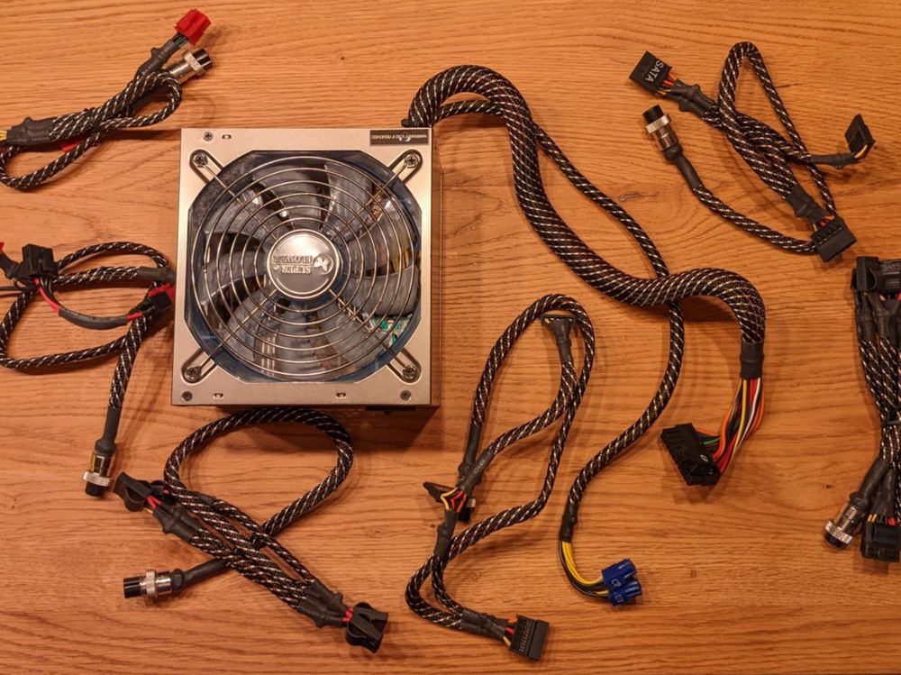 Modulares PC Netzteil 700W, Super Flower SF-700R14A | Kaufen auf Ricardo