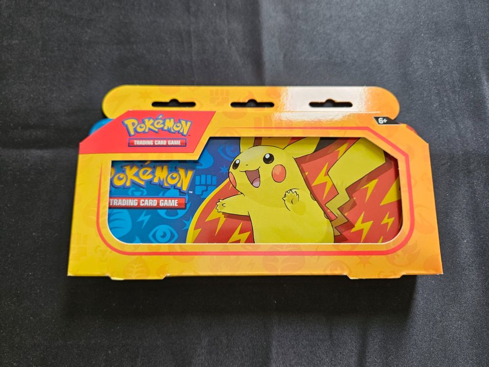 Pokémon Back to School Pencil Tin Pikachu (Neu und originalverpackt) in ...