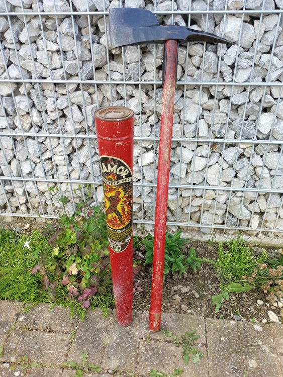 Extincteur à sec Flamor et hache de pompier (Gebraucht) in Veyrier für ...
