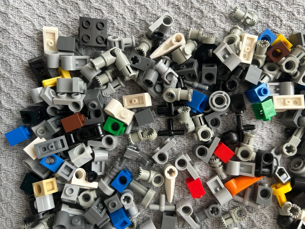 100 Gramm kleine kleinste speziel Lego Technik Teile ab 1 .- (Gebraucht) in Volketswil für CHF 2 ...