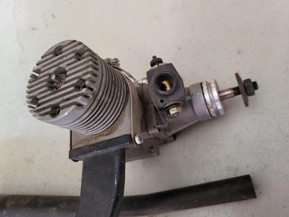 RC Modellmotor Veco 61 Resonanzauspuff (Gebraucht) in Bärschwil für CHF ...