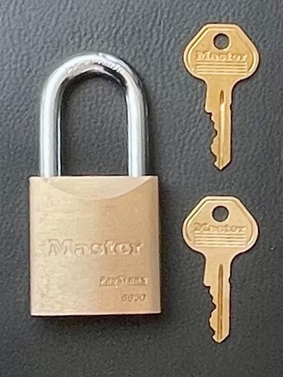 Grosses Vorhängeschloss, Master 6850, 2 Schlüssel, Messing (Gebraucht ...