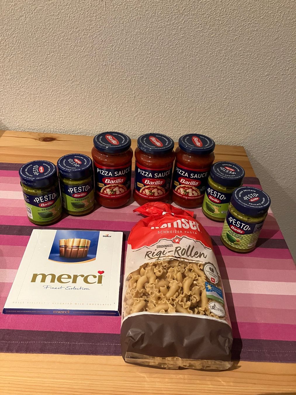 Pasta, Pesto, Pizza Sauce und Merci Schoggi, MHD 2025 /2026 (Neu und ...