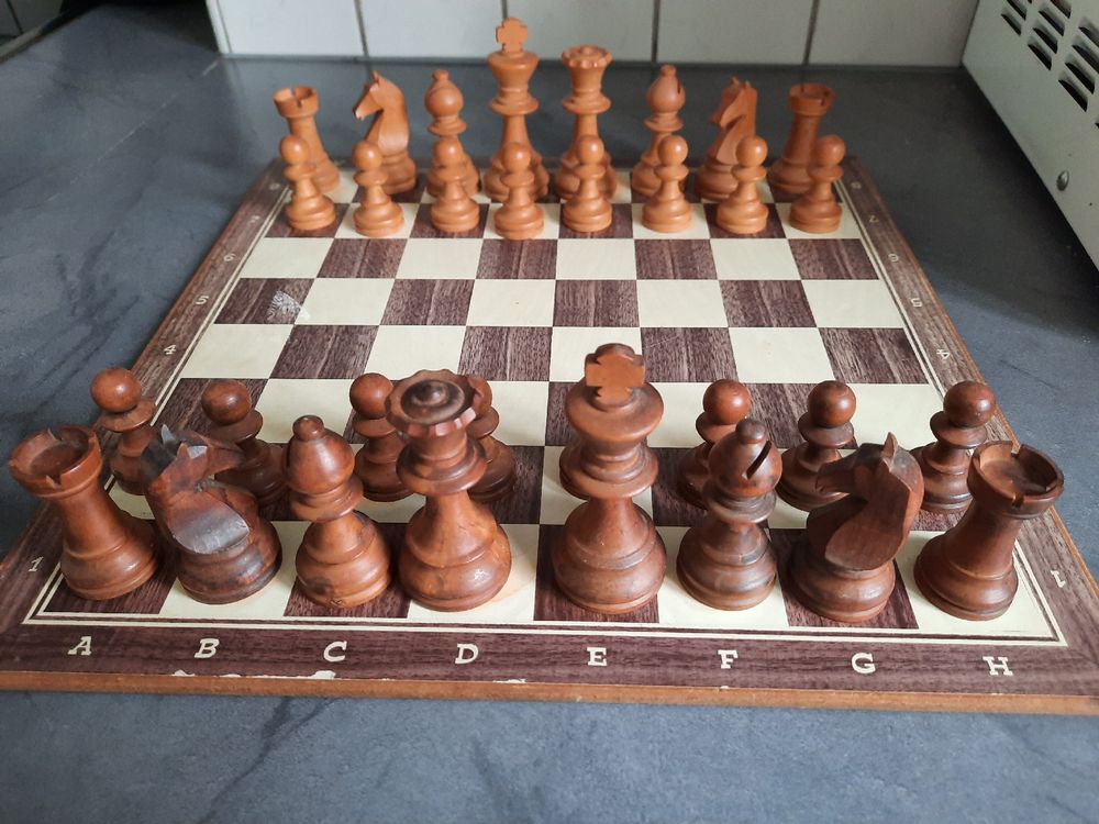 Ancien JEU D'ÉCHECS, avec ÉCHIQUIER | Kaufen auf Ricardo Ancien JEU D'ÉCHECS, avec ÉCHIQUIER | Kaufen auf Ricardo