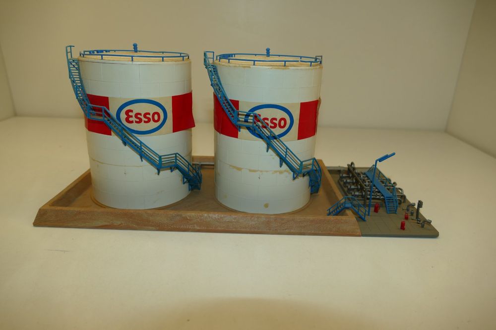 Kibri H0: Grosses Tanklager Esso (Gebraucht) in Niederhasli für CHF 24 ...