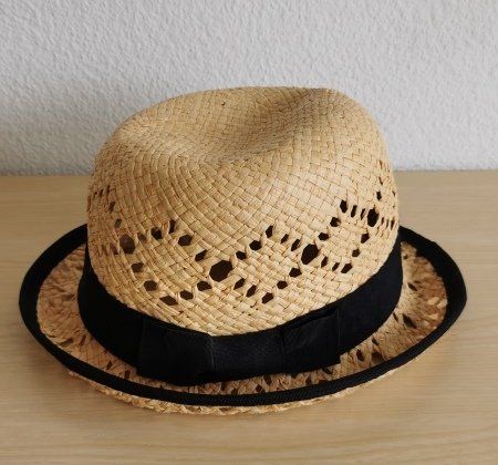 Mint & Berry Stroh-Hut mit schwarzem Band und Masche (Gebraucht) in ...