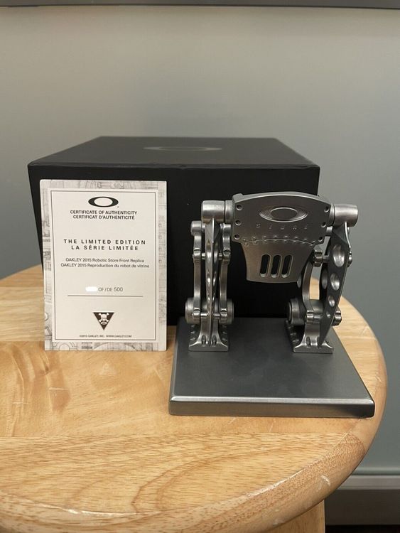 OAKLEY New Authentic Limited Edition Robotic Store Front | Kaufen auf ...