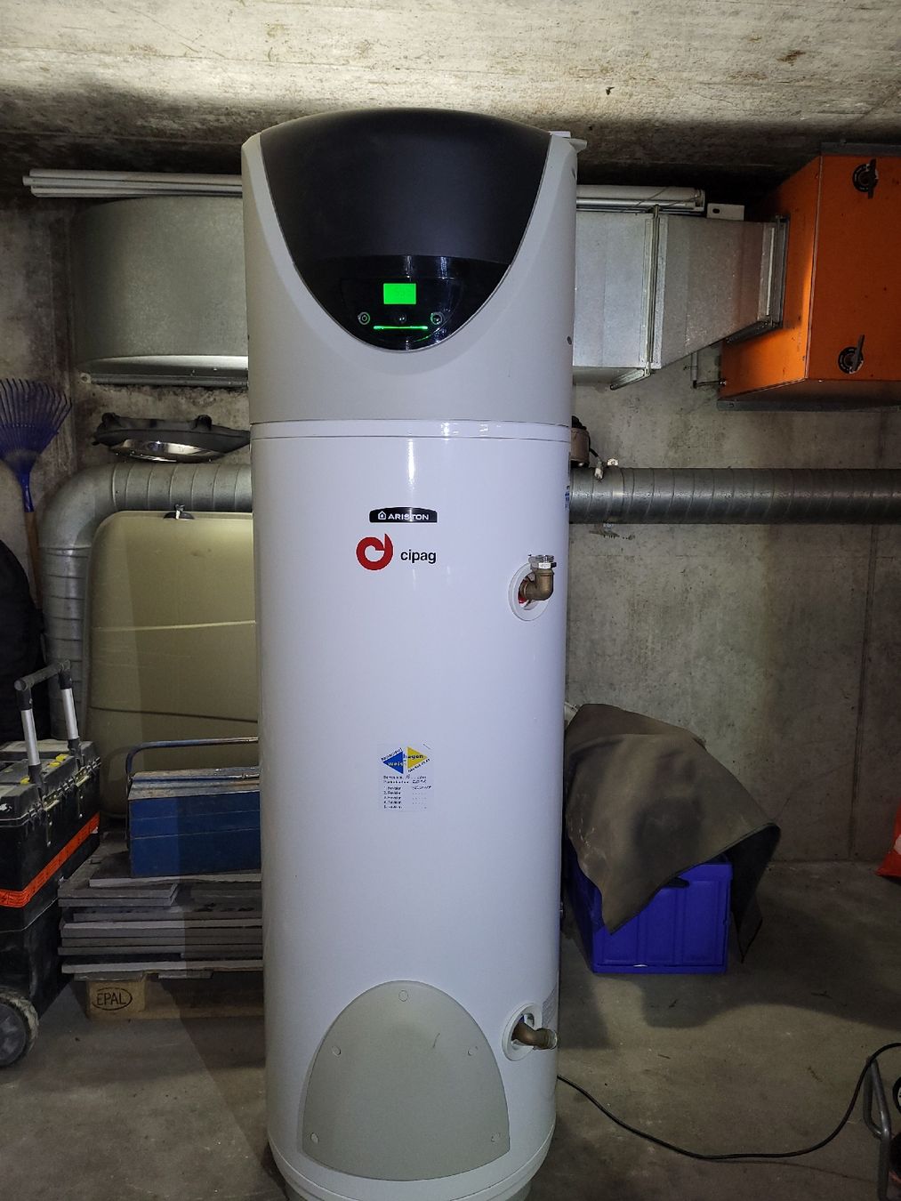 Wärmepumpenboiler 250 liter Wärmepumpen Boiler Ariston Cipag (Gebraucht) in Obergerlafingen für ...