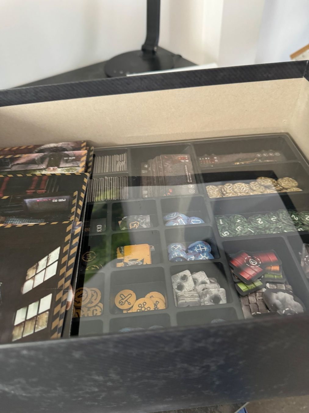 Hunters 2114 mit allen Erweiterungen (Gebraucht) in Winterthur für CHF ...