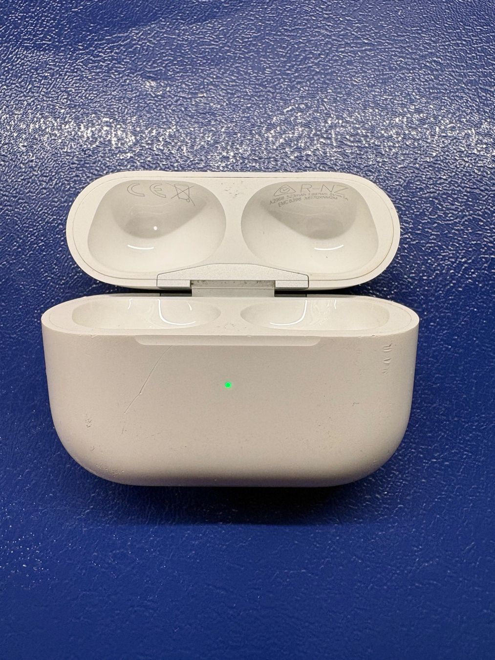 Apple AirPods Pro 2 charging case (A2968). (D'occasion) à Lausanne pour ...