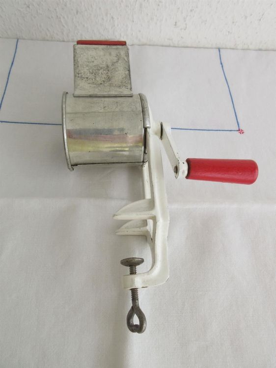 Kleine Reibe / Mühle (Gebraucht) in Binningen für CHF 18 – mit Lieferung auf Ricardo kaufen