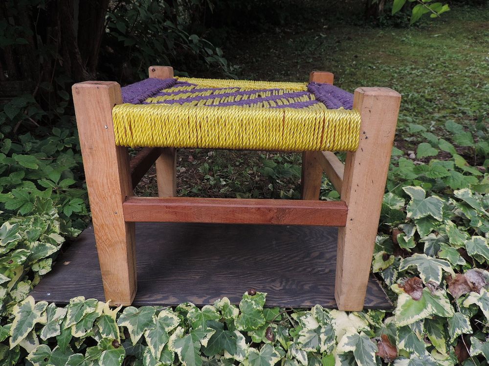Handgefertigter Hocker, Schemeli mit bunter Sitzfläche (Gebraucht) in ...