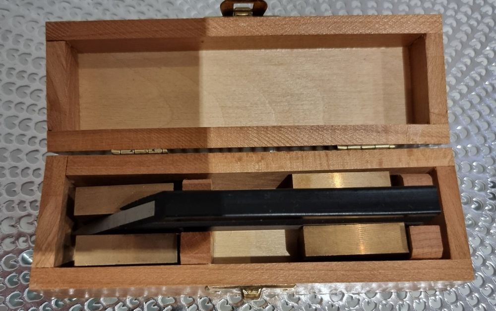 Präzisionswerkzeug Haar-Lineal von Bugnard (Gebraucht) in Sargans für ...