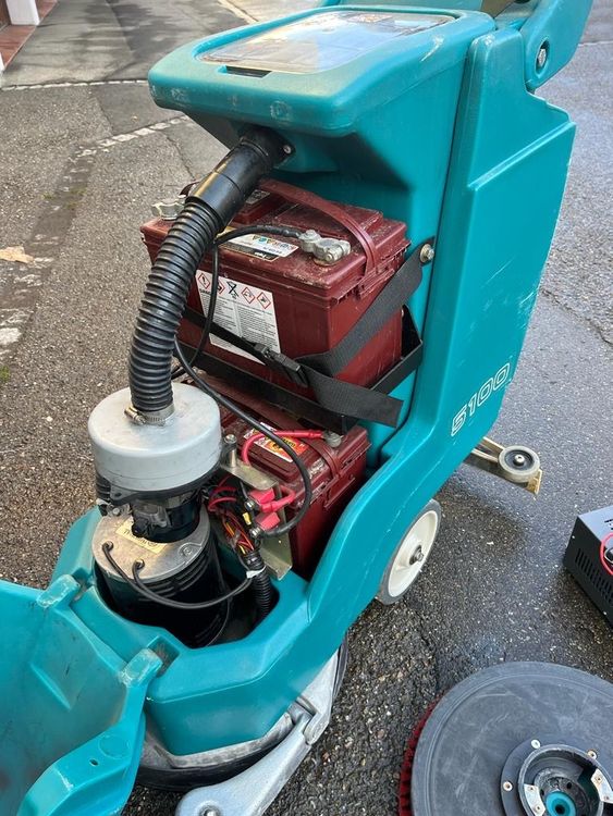 Scheuersaugmaschine Tennant 5100, ähnlich wie eine Wetrokmas (Defekt ...