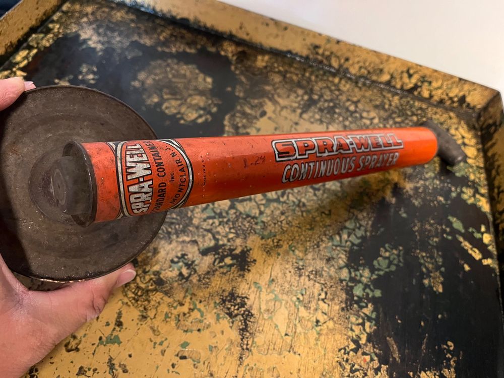 ALTE BLECH SPRAY DOSE UM 1950 TOLLE GRAFIK SELTEN (Gebraucht) in ...