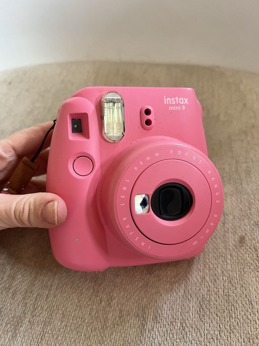 Instax Mini 9 Instant Camera - Pink with pack of paper (Gebraucht) in ...