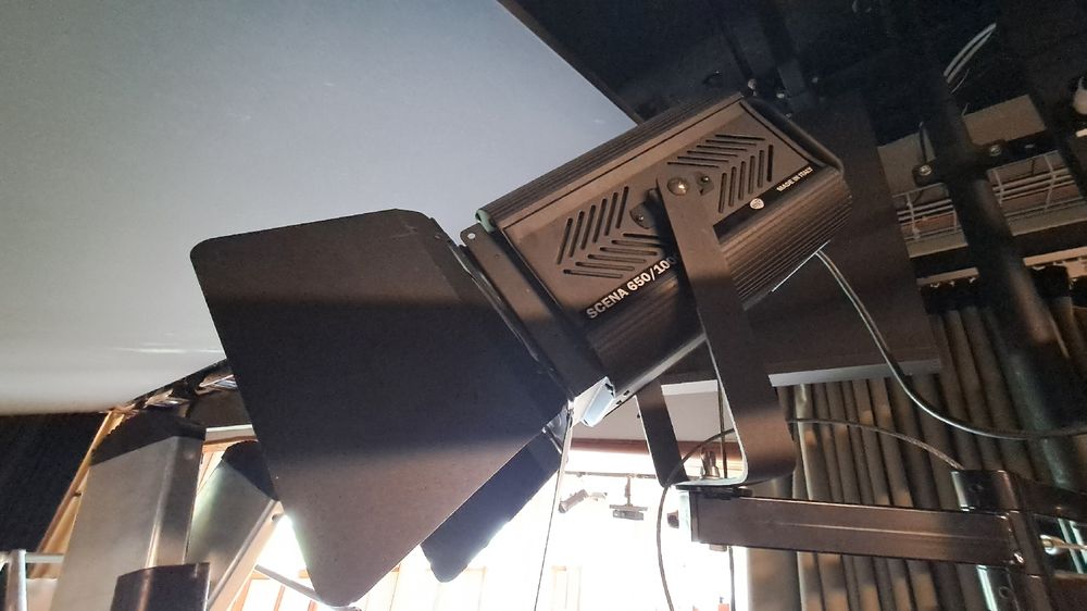 Theaterscheinwerfer Fresnel DTS Scena 650/1000 (Gebraucht) in Watt für CHF 70 – nur Abholung auf ...