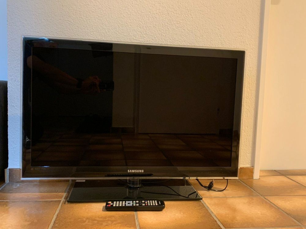 Samsung 37" full HD Edge-LED TV | Kaufen auf Ricardo