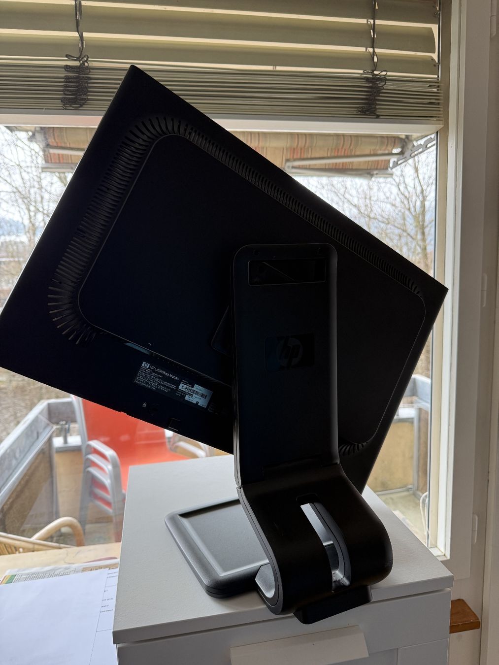 HP LA2405wg 24" Monitor – drehbar, höhenverstellbar (Gebraucht) in ...