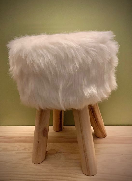 Hübscher (Kunst-) Fell- Hocker weiss mit Echtholz-Beinen ! (Neu (gemäss ...