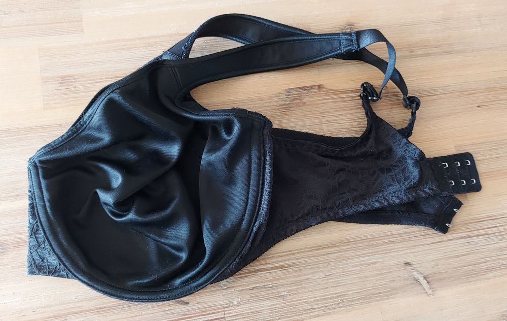 Schwarzer Triumph Bügel-BH Gr. 95F | Kaufen auf Ricardo