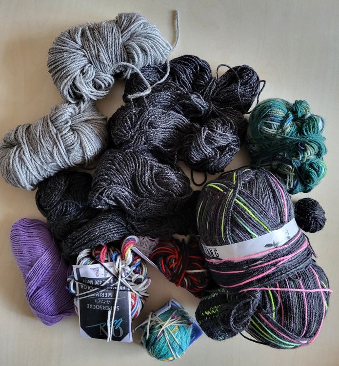 Resten Sockenwolle dunkel (Gebraucht) in Winterthur für CHF 5 – mit ...