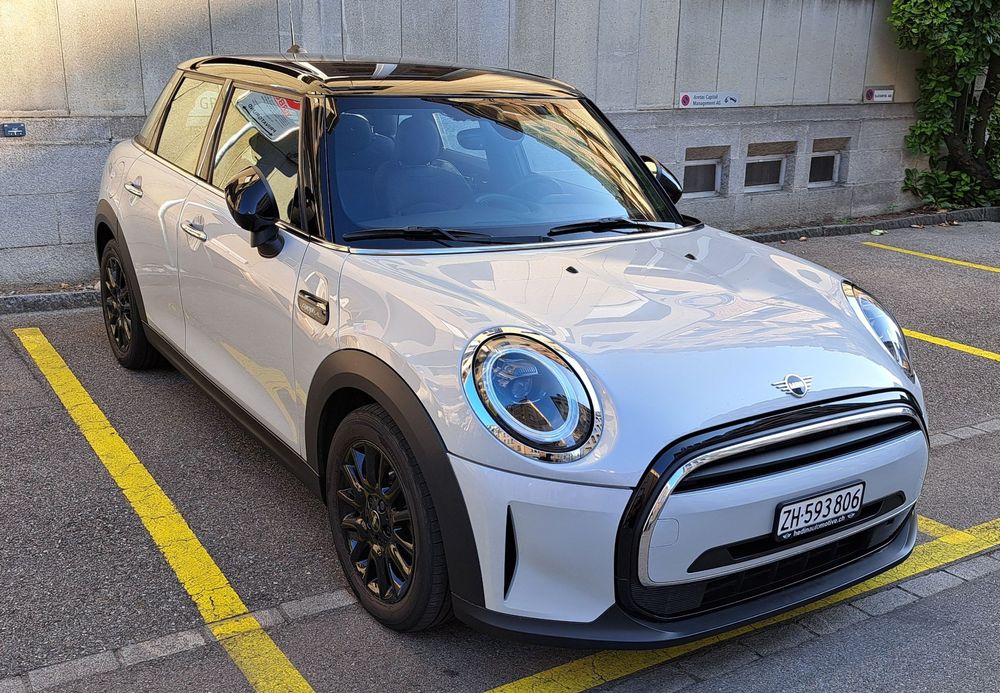 Mini Cooper 5-door, Camden Edition in White Silver Metallic | Kaufen ...