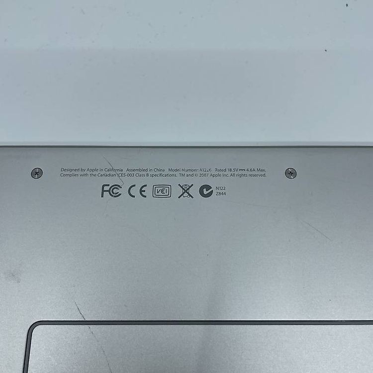 Apple MacBook A1226 - ungeprüft, ohne Akku, defekt / Bastler (Defekt ...