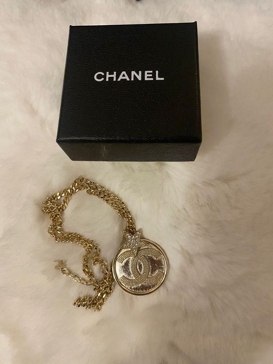Chanel VIP Necklace Light Gold Vintage Style | Kaufen auf Ricardo