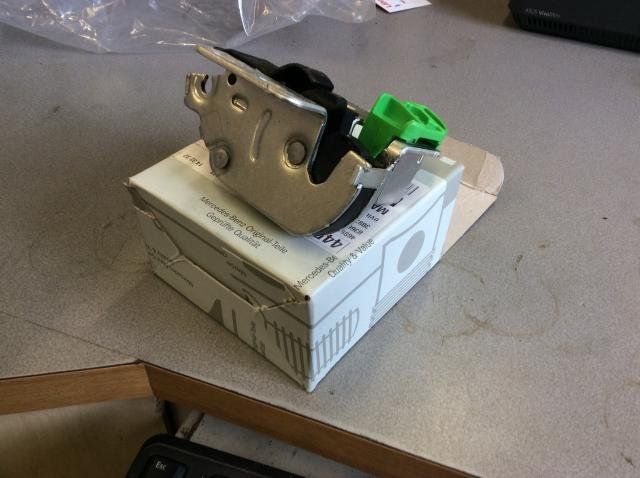 Mercedes-Benz Türschloss (Neu und originalverpackt) in Henggart für CHF 1 – mit Lieferung auf ...